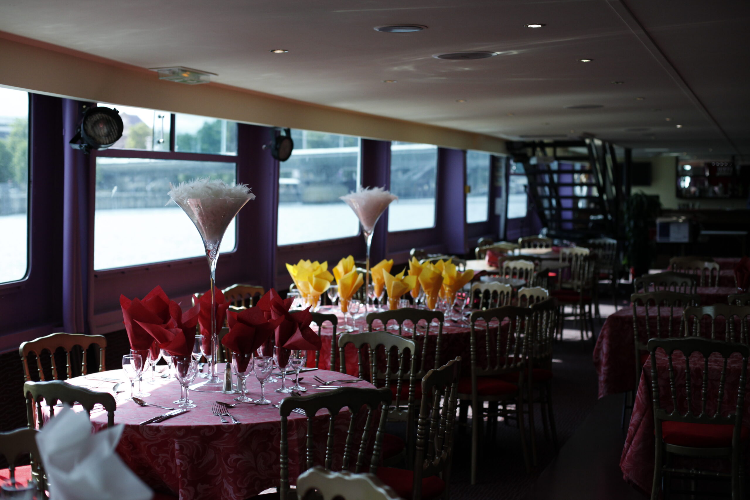 Soirée Saint Valentin – Croisière dîner spectacle à Paris - Joce