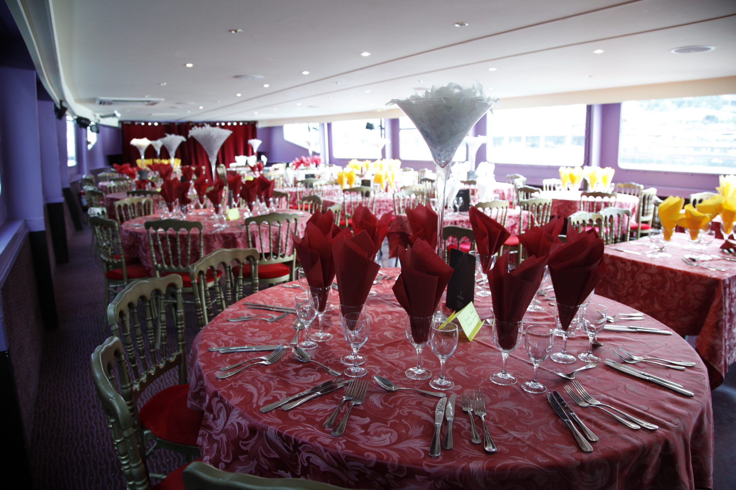 Soirée Saint Valentin – Croisière dîner spectacle à Paris - Joce